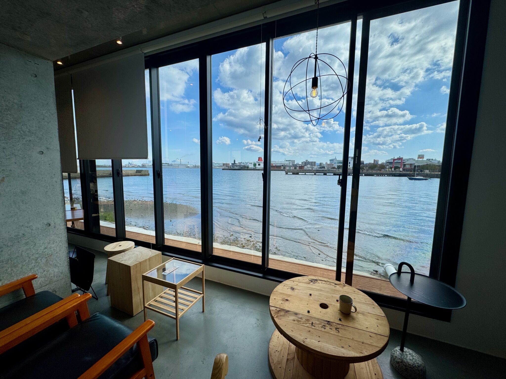 witch coffee mare（ウイッチ コーヒー マーレ）｜ 全席オーシャンビュー！スペシャルティコーヒーで癒やされる海辺のカフェ ...